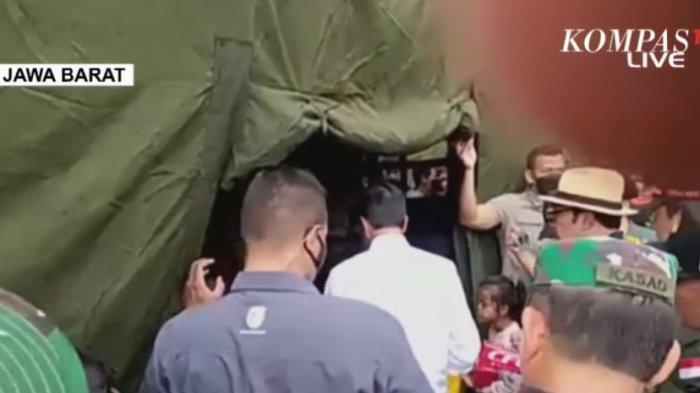 Gempa Cianjur, Jokowi Didampingi Ridwan Kamil Cek Kondisi Warga Terdampak Gempa - TribunNews.com