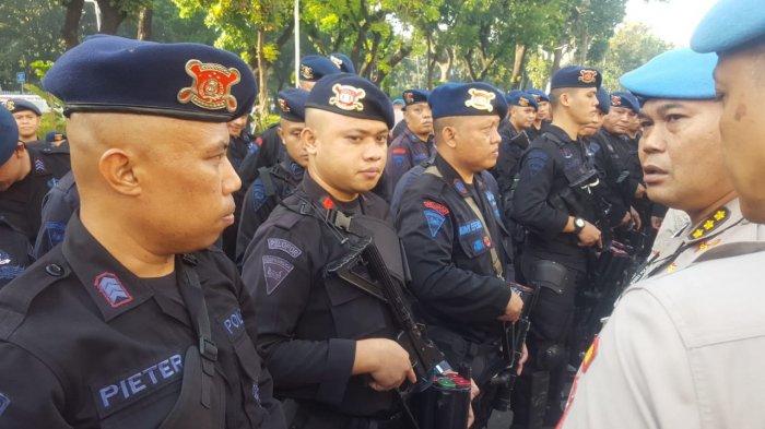 Antisipasi Peluru Tajam, Provos TNI-Polri Periksa Senjata yang Digunakan Aparat Bertugas di MK ...