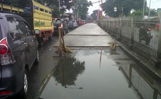Betonisasi Jalan Raya Bogor Bikin Macet Lima Kilometer - TribunNews.com