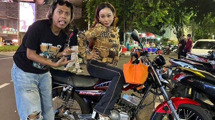 Rogoh Rp 300 Juta, Putri Permata Menang Lelang Motor RX King Milik Bang ...