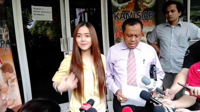 Merasa Ditipu, Rere Laporkan Charlie Setia Band ke Polisi - TribunNews.com