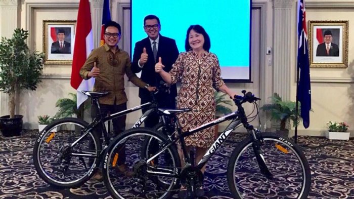 Sepeda Hadiah Jokowi Ngetren di Tahun 2017, Mulai dari Santri Sampai ...