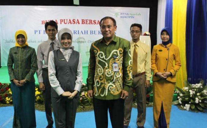 Customer Service dan Teller BSB Gunakan Seagam Baru - TribunNews.com