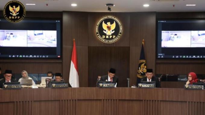 Kuasa Hukum Irman ke DKPP: Sanksi Pelanggaran Sumpah Janji adalah ... Kuasa Hukum Irman ke DKPP: Sanksi Pelanggaran Sumpah Janji adalah ...