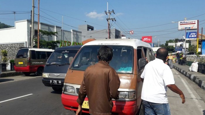 Demo Sopir Angkot di Sumedang, Para Penumpang pun Dipaksa Turun hingga ...