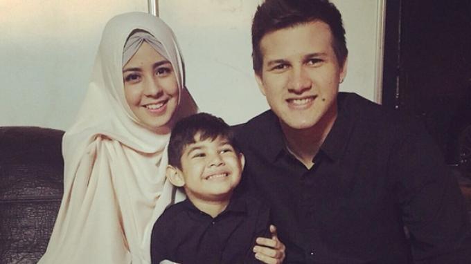 Pertama Kenal, Anak Risty Tagor Panggil Stuart Collin Om Mama ...