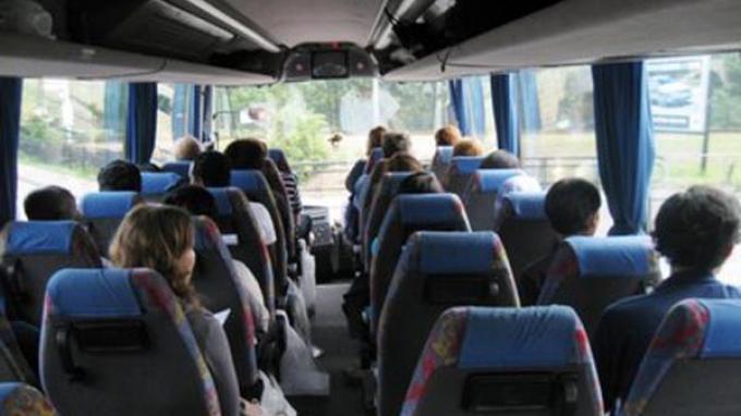 Pasangan ABG Ini Lakukan Hubungan Intim Dalam Bus Kota - TribunNews.com