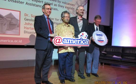 Ini Cara Gampang Dr Surono Menjelaskan Bahaya Bencana Alam - TribunNews.com