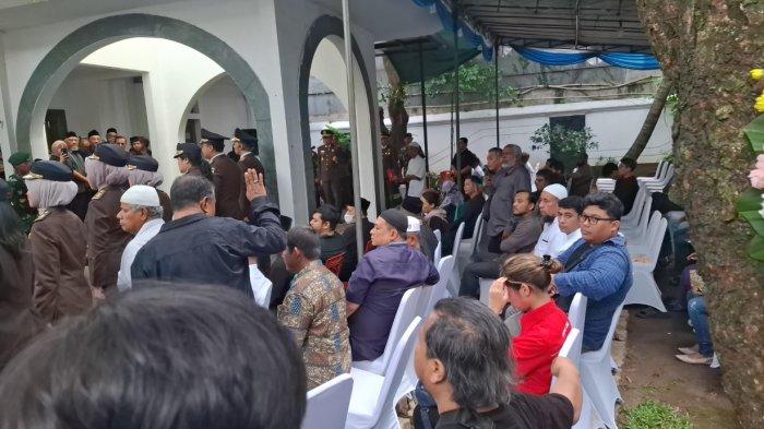 Rumah Duka Eks Jaksa Agung Abdul Rahman Saleh Masih Ramai Pelayat - TribunNews.com