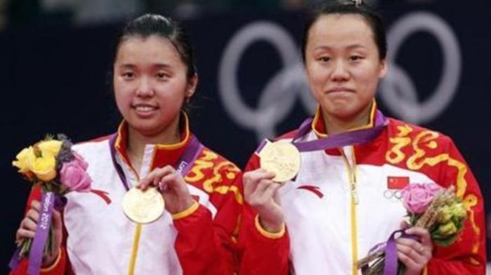 Pebulutangkis Bintang Tiongkok Tian Qing Gantung Raket - TribunNews.com