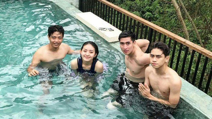Foto Natasha Wilona Bersama 3 Pria Seksi Ini di Kolam Renang Bikin Heboh - TribunNews.com