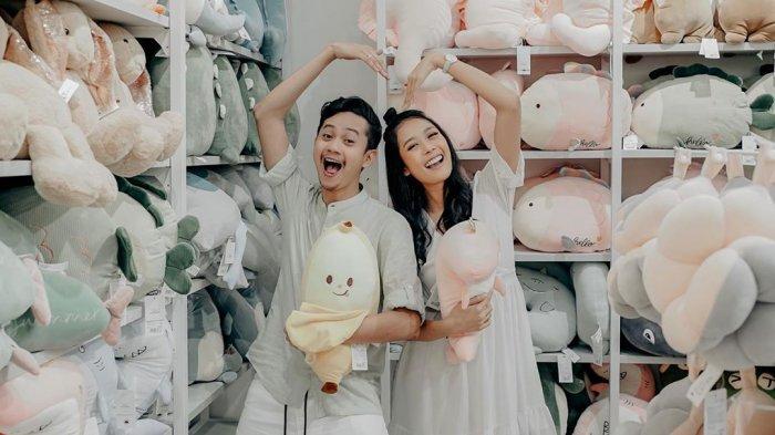 Selamat! Selebgram Yoga Arizona Umumkan Sang Istri Widya Amelia Hamil ...