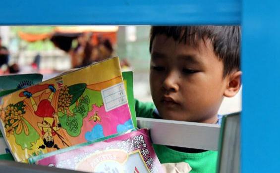 Buku Hilangkan Trauma Anak Korban Bentrok - TribunNews.com Buku Hilangkan Trauma Anak Korban Bentrok - TribunNews.com