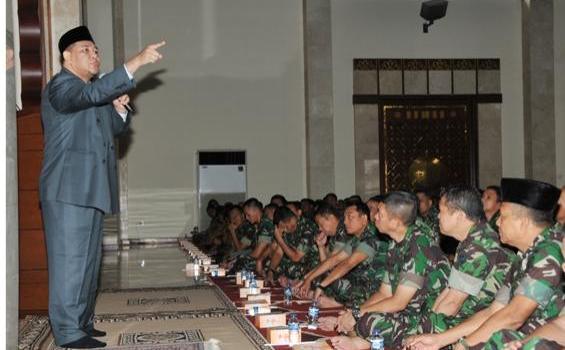 Ustad Othman Omar Shihab Ceramahi Prajurit TNI di Mabes AD (Foto ...