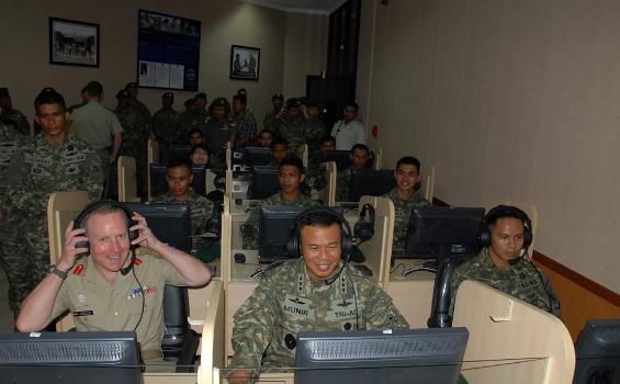 Foto: Akrabnya Kasad Australia Bersama Anggota Kostrad TNI - TribunNews.com