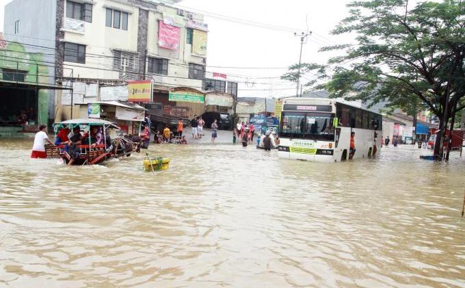 Banjir di Perumahan Ciledug Indah - TribunNews.com