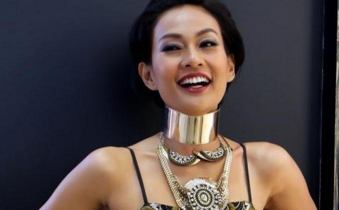 Endhita Peragaan Busana Koleksi Denny Wirawan - TribunNews.com