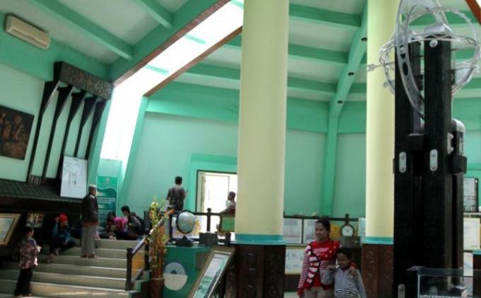 Wisata Tugu Khatulistiwa atau Equator Monument Pontianak - TribunNews.com