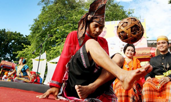 Tari Paraga Buka PorNas IV TVRI, Foto 1 #1887 - TribunNews.com