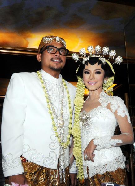 Eno Lerian dan Priambodo Soesetyo, Foto 1 #4458 - TribunNews.com