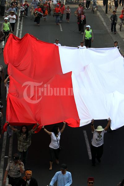 Arak Bendera Merah Putih Raksasa, Foto 6 #6227 - TribunNews.com