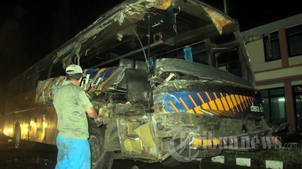 Evakuasi Bus Doa Ibu, Foto 2 #15332 - TribunNews.com
