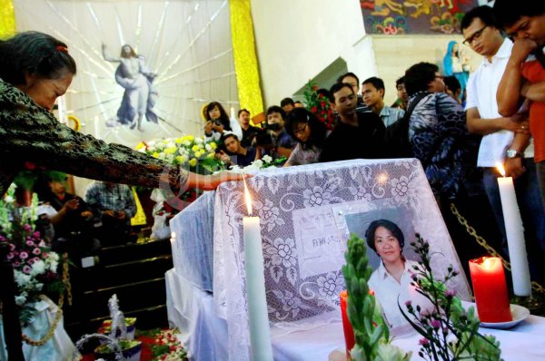 Femi Adi Sumpeno Disemayamkan , Foto 2 #68511 - TribunNews.com