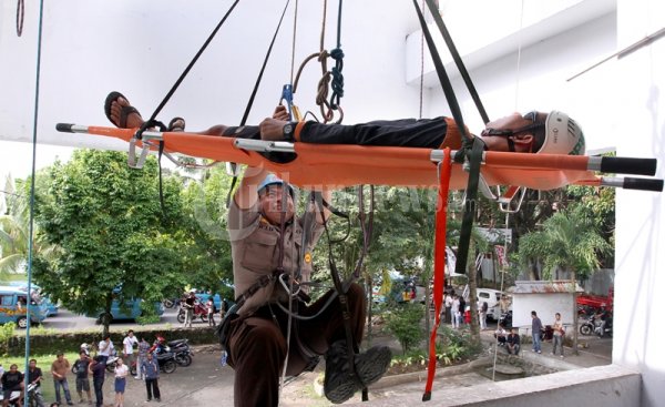 Sabara Latihan Vertikal Rescue , Foto 3 #68181 - TribunNews.com