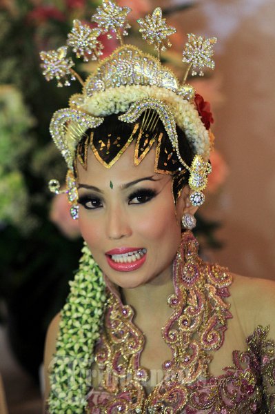 Ayu Dewi dan Regi Datau, Foto 6 #92492 - TribunNews.com