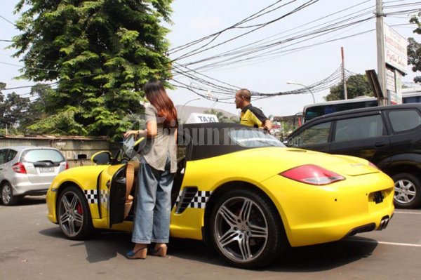 Ferrari dan Porsche Jadi Taxi di Jakarta, Foto 3 #120822 - TribunNews.com