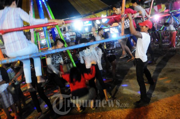 Pasar Malam dan Komedi Putar, Foto 3 #133032 - TribunNews.com