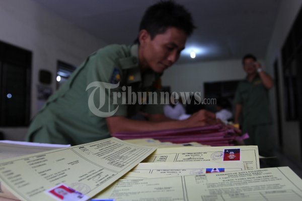 Pembuatan Kartu Kuning Meningkat, Foto 2 #137202 - TribunNews.com