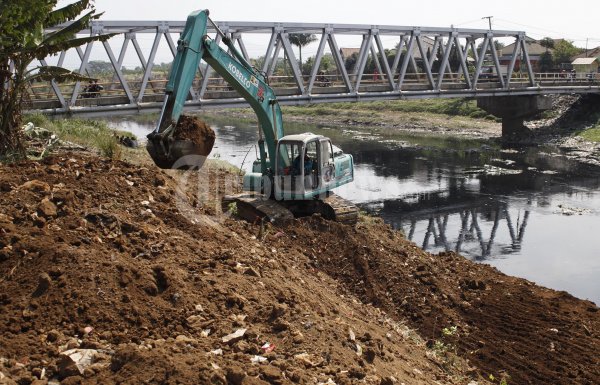 Pengerukan Sungai Citarum, Foto 1 #143611 - TribunNews.com