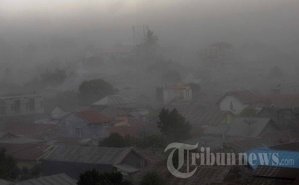 Gunung Gamalama Meletus, Foto 6 #195552 - TribunNews.com