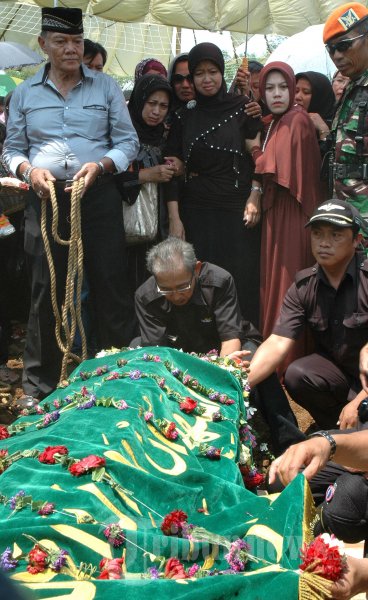 Pemakaman Copilot Toni Hartono, Foto 2 #217442 - TribunNews.com