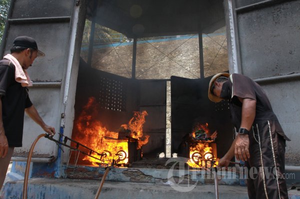 Proses Kremasi Jenazah Korban Balinuraga, Foto 1 #255582 - TribunNews.com