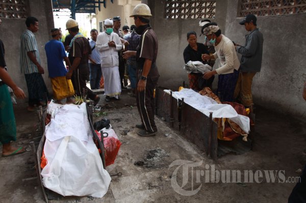 Proses Kremasi Jenazah Korban Balinuraga, Foto 4 #255612 - TribunNews.com
