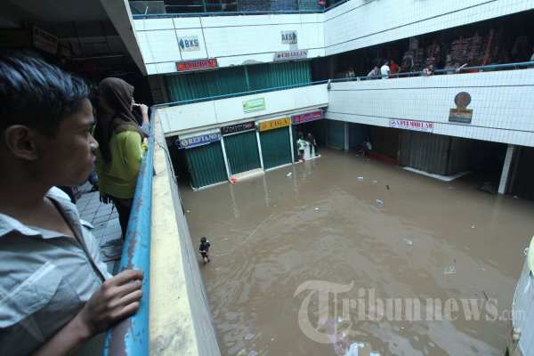 Pasar Cipulir Lumpuh Terendam Banjir, Foto 4 #280782 - TribunNews.com