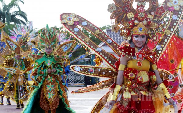 Pawai Budaya HUT Kota Batam, Foto 7 #313652 - TribunNews.com