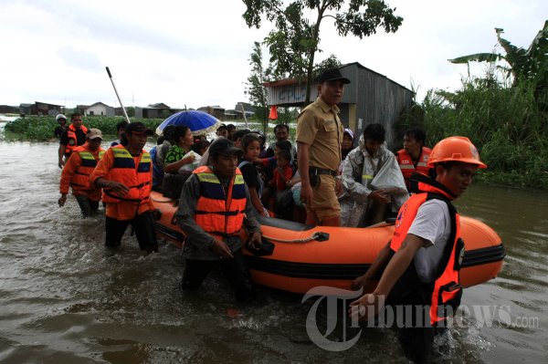 Makassar Dilanda Banjir, Foto 13 #326951 - TribunNews.com