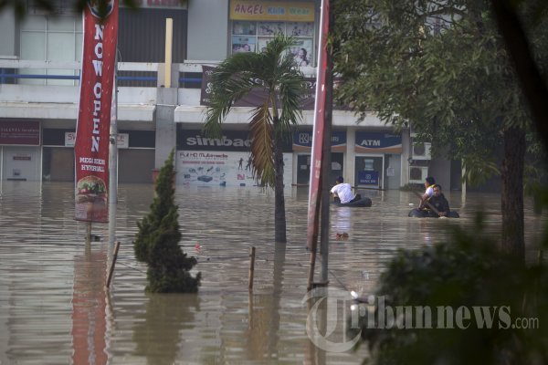 Mega Bekasi Hypermall Terendam, Foto 2 #356191 - TribunNews.com