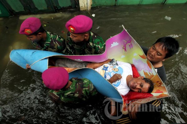 Banjir Jakarta 2013, Foto 5 #359912 - TribunNews.com