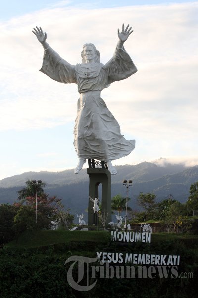Patung Yesus Memberkati, Foto 2 #393892 - TribunNews.com