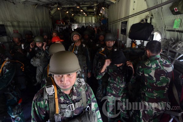 Latihan Terjun Paskhas TNI AU, Foto 2 #402562 - TribunNews.com