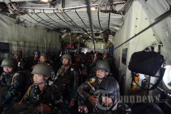 Latihan Terjun Paskhas TNI AU, Foto 1 #402552 - TribunNews.com