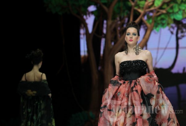 Rancangan Ivan Gunawan di IFW 2013, Foto 60 #408552 - TribunNews.com