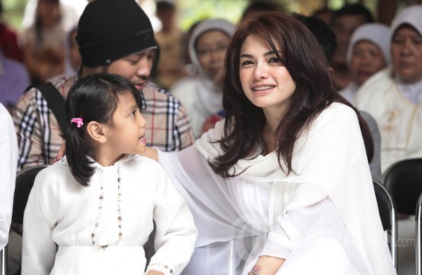 Nikita Mirzani Kunjungi Ke SMAN 24 BANDUNG, Foto 3 #443022 - TribunNews.com