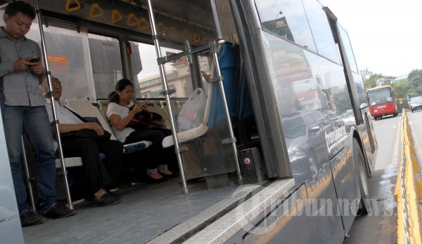 Penumpang TransJakarta, Foto 1 #470122 - TribunNews.com