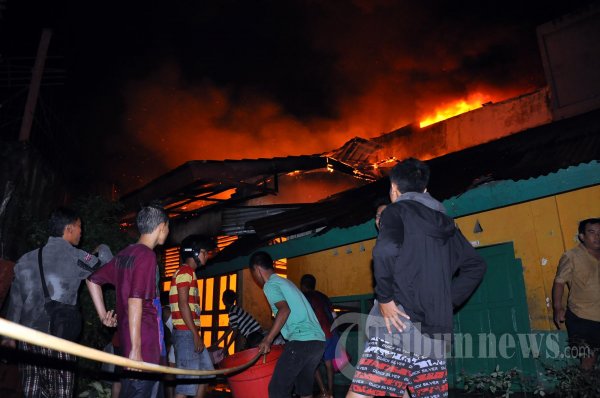 Pasar Cinde terbakar, Foto 4 #495081 - TribunNews.com