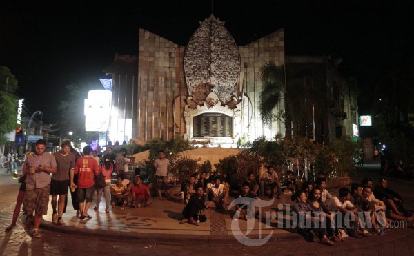 Keramaian Jalan Raya Legian Bali, Foto 2 #506611 - TribunNews.com